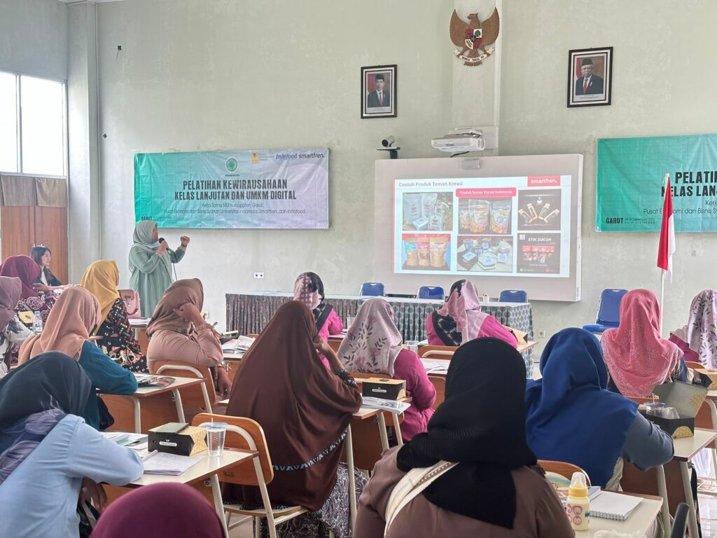Dukung UMKM Naik Kelas, Kolaborasi Smartfren, PEBS FEB UI, MUI Garut, dan Indofood Hadirkan ...